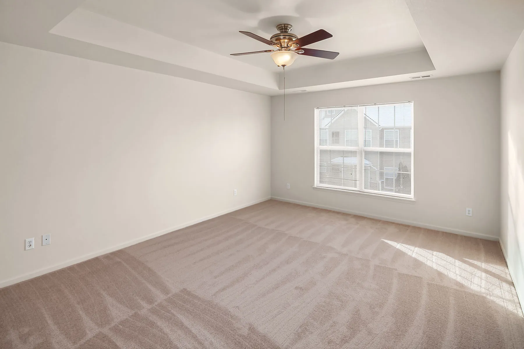 CHALET | 3 Bed Apartment | Mallard Pond Apartments & Condos