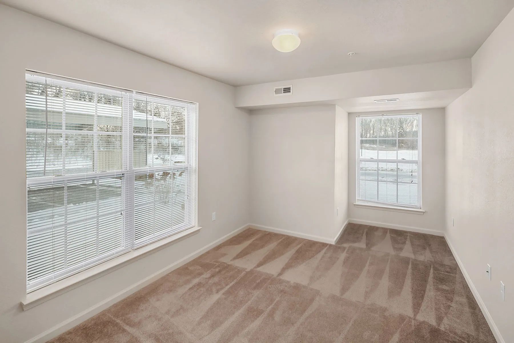 CHALET | 3 Bed Apartment | Mallard Pond Apartments & Condos