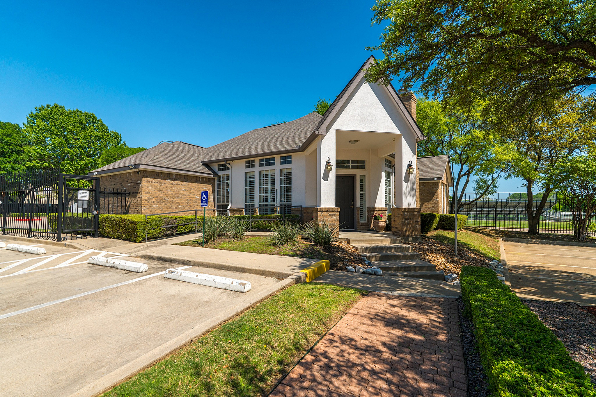 View Photos | The Oaks of Arlington