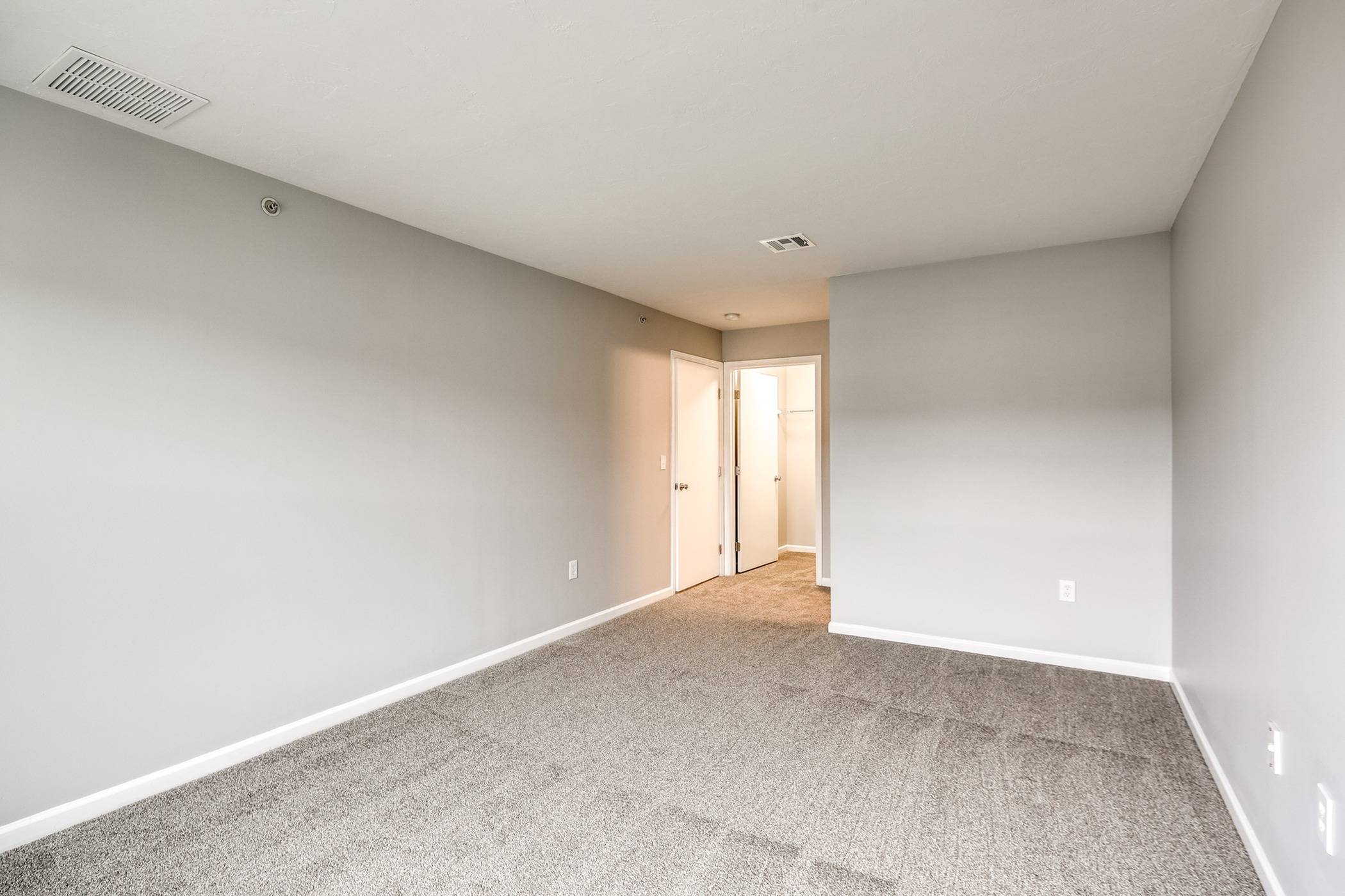 View Photos & Take A Virtual Tour | The Villas of Castleton Apartments