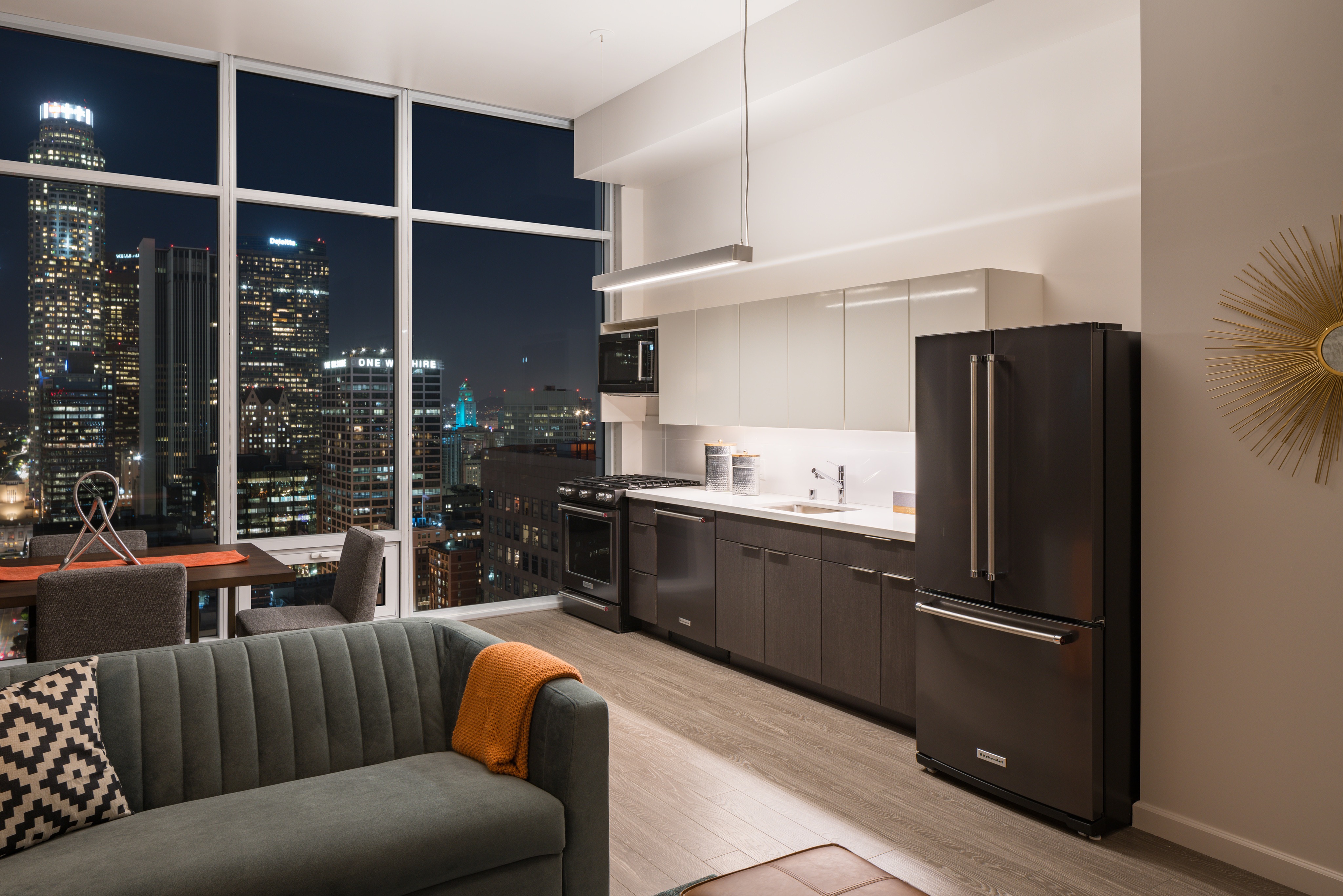 Studio, 1, & 2-bedroom Luxury High-Rise Apartments | 888 at Grand Hope ...