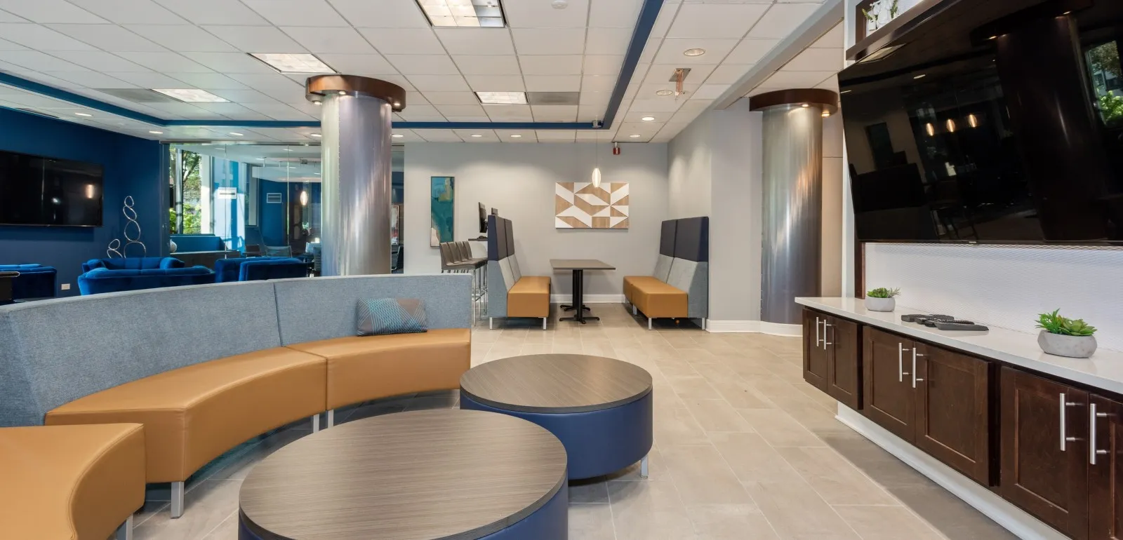 Studio, 1, & 2-Bed Apartments in Wheaton, IL | ReNew Wheaton Center