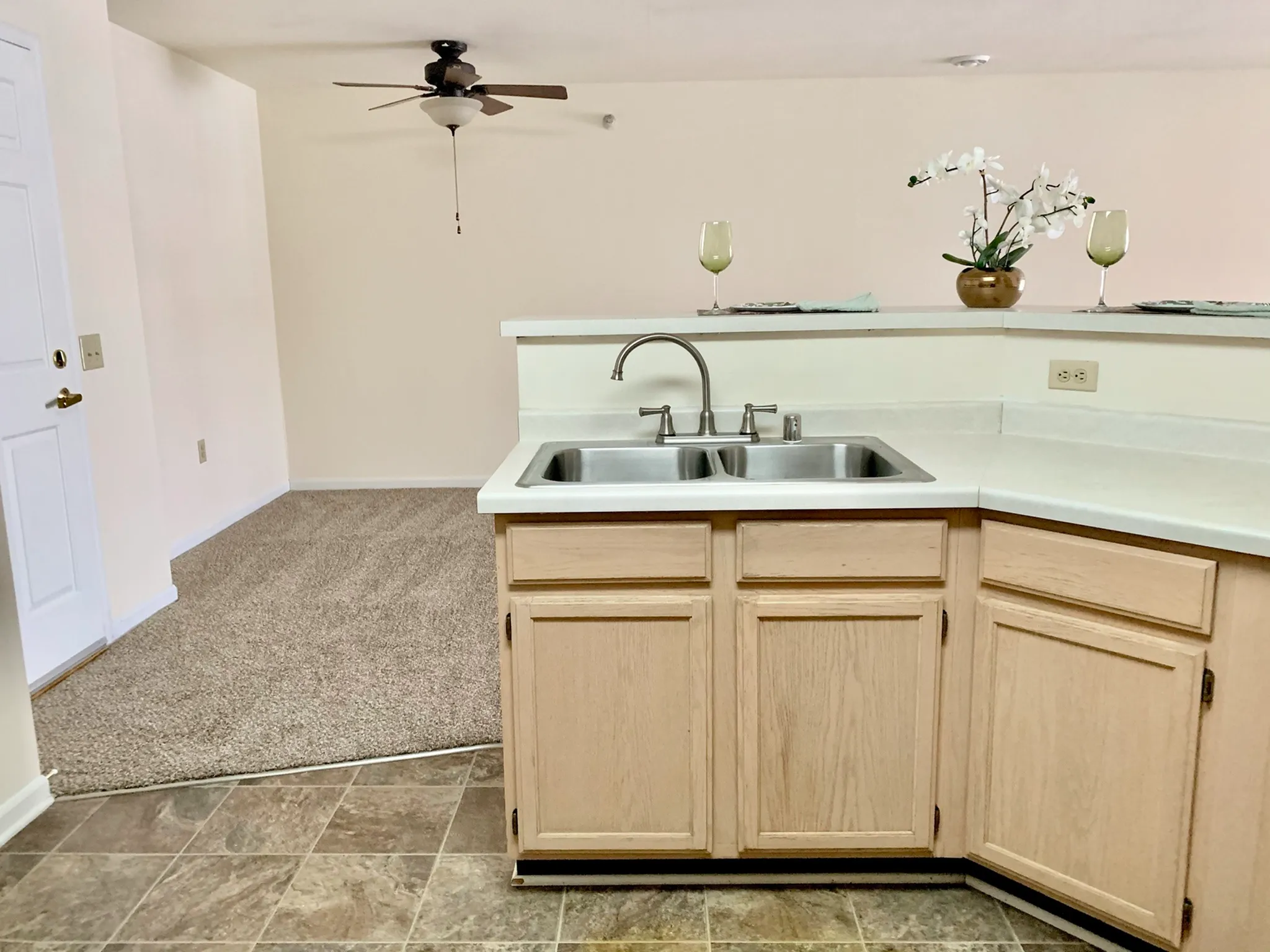 Photo Gallery & Tour | Barrington Place Apartments