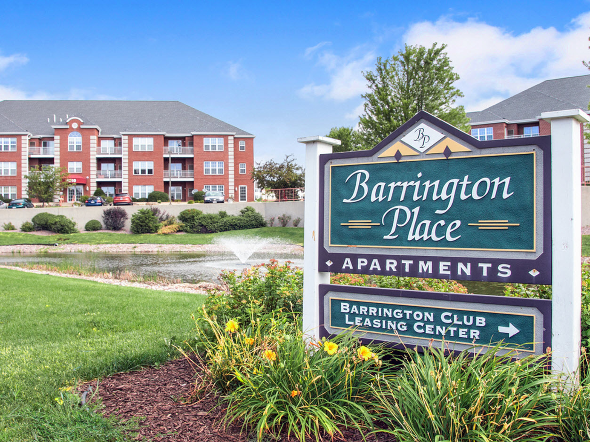 Photo Gallery & Tour | Barrington Place Apartments