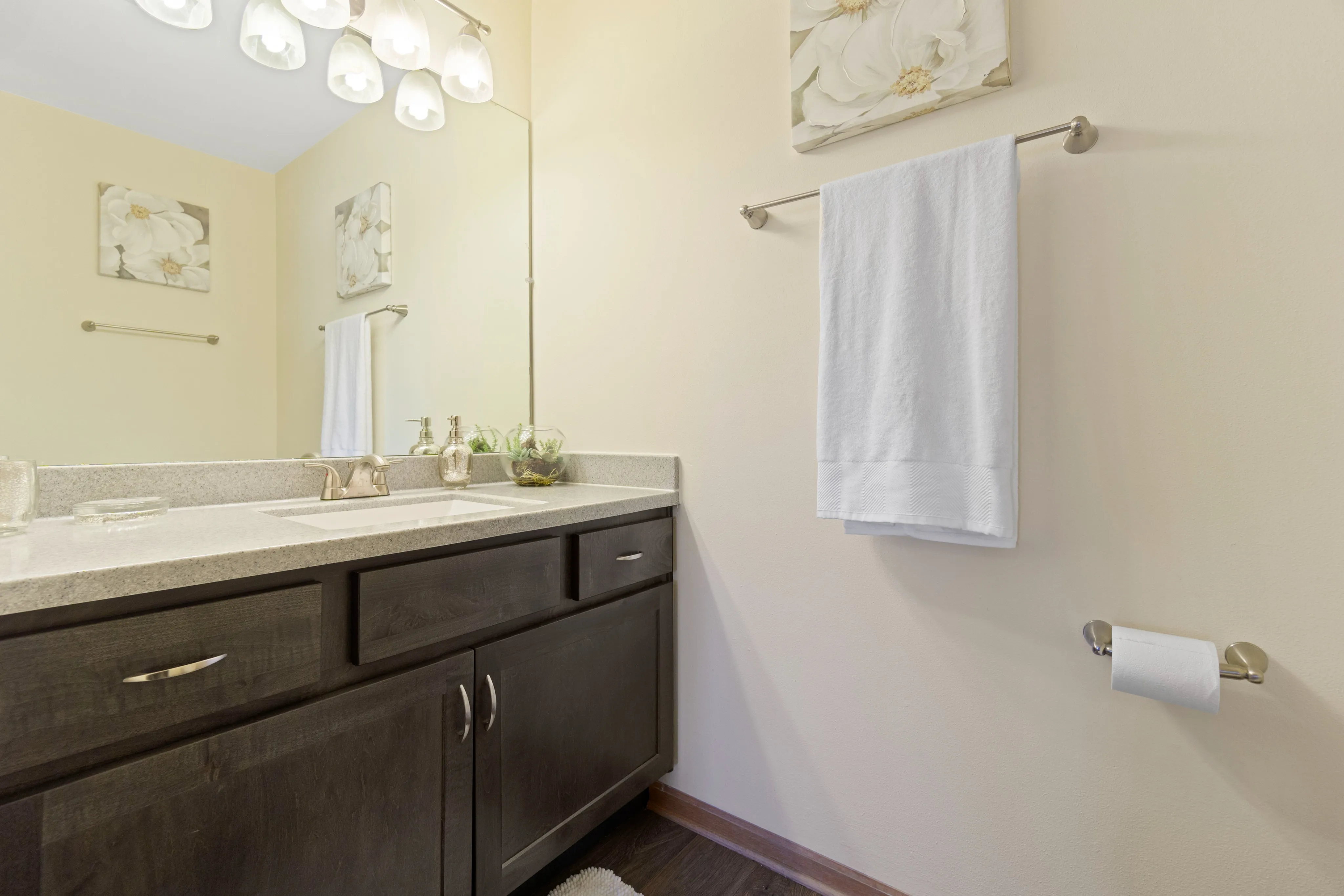 Photo Gallery & Tour | Saddle Brook Apartments