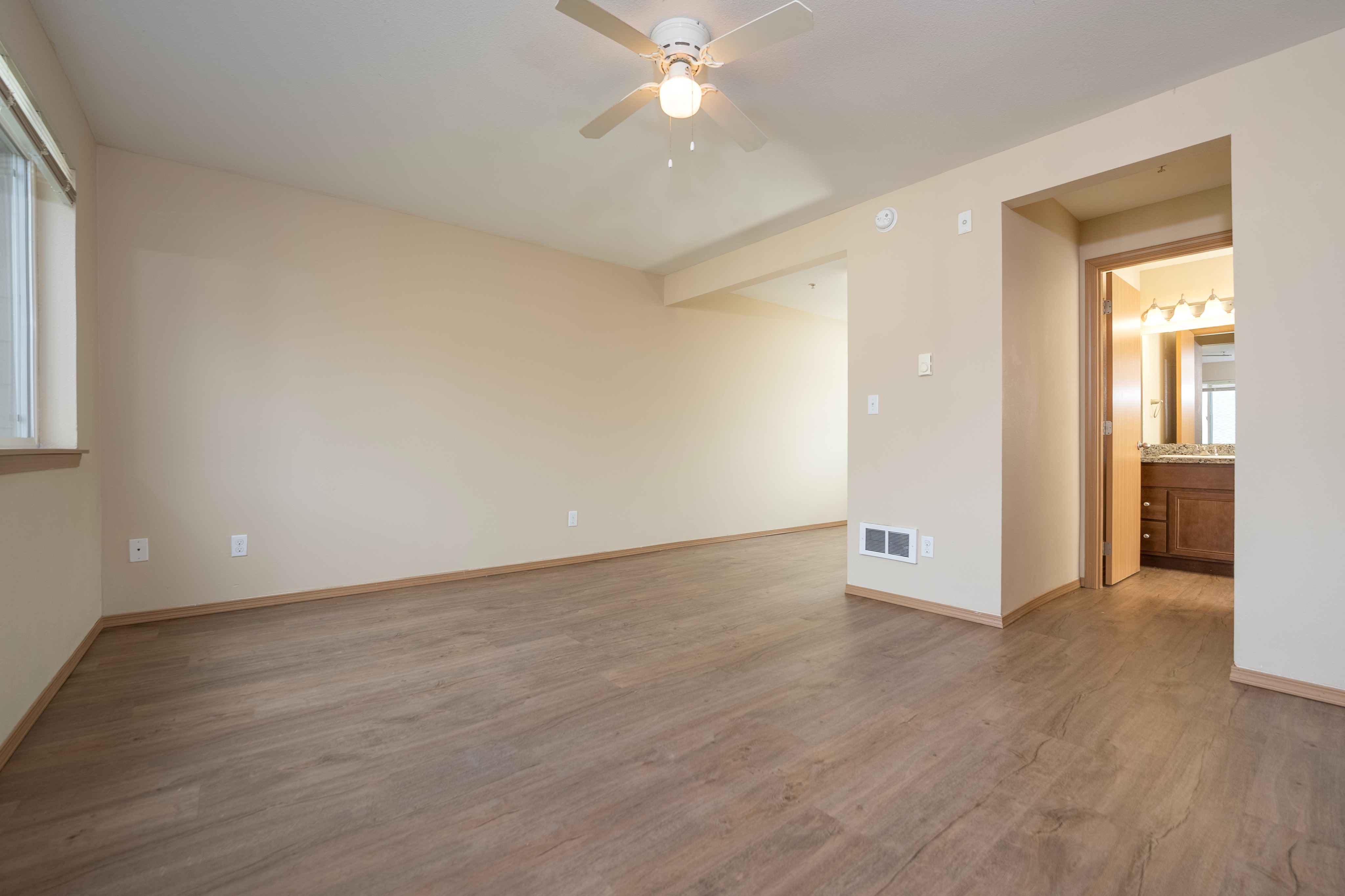 View Photos & Take A Virtual Tour | Windsor Square