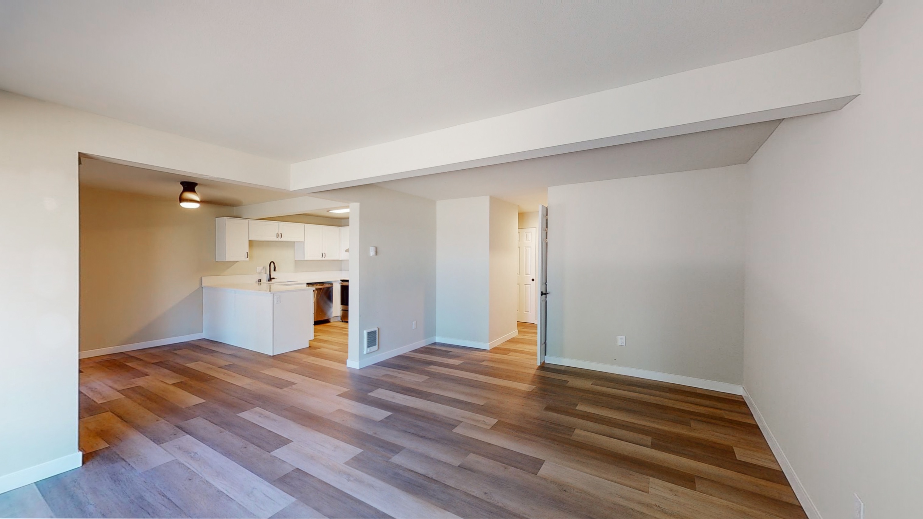 1 Bedroom Deluxe | 1 Bed Apartment | Magnolias on Stinson