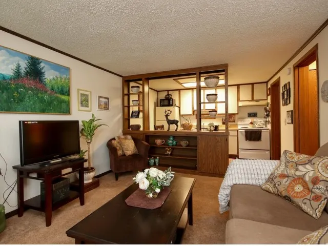 View Photos | Heathmoore Apartments | Apartments in Clinton Township