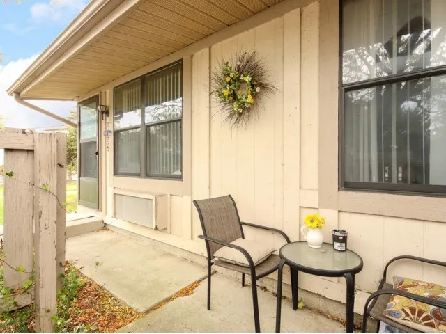 View Photos | Heathmoore Apartments | Apartments in Clinton Township