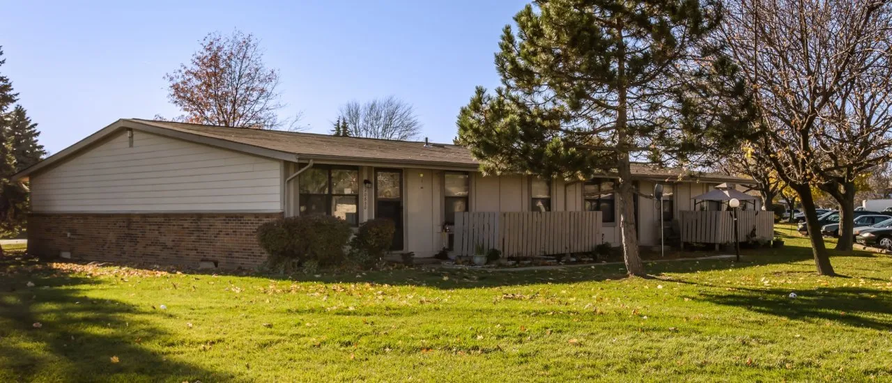 Heathmoore Apartments - Clinton Township, MI | Apartments in Clinton ...