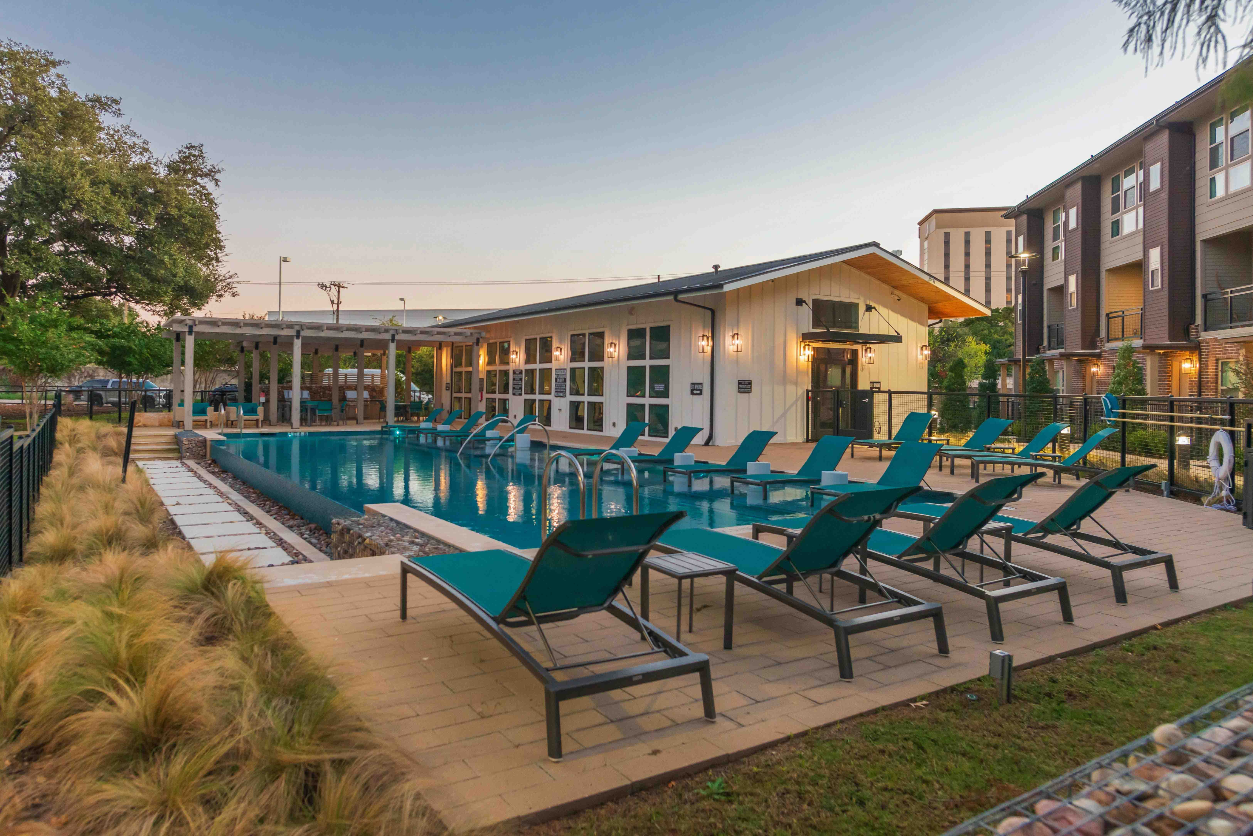 View Our Amenities | Midway Row House