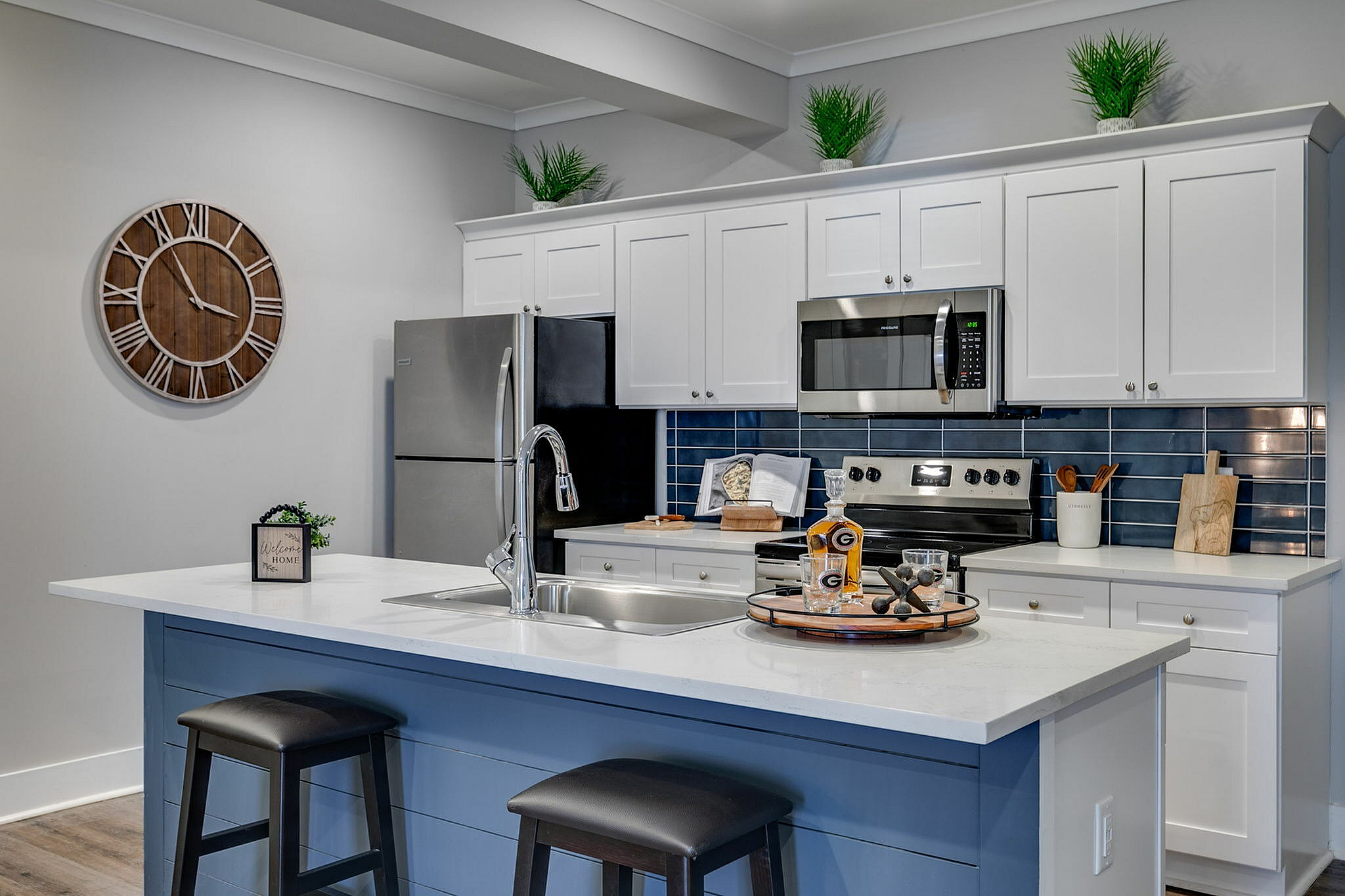 View Photos & Take A Virtual Tour | Paragon Luxury Apartments