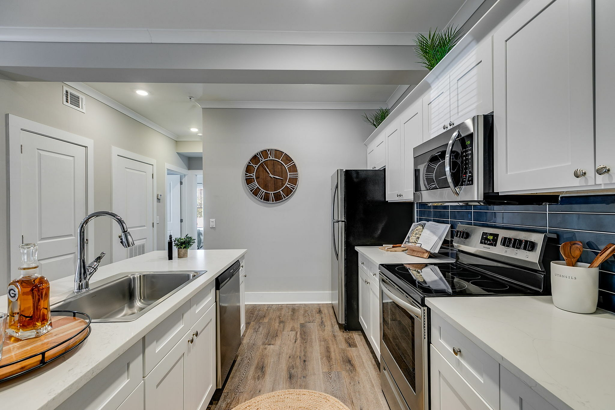 View Photos & Take A Virtual Tour | Paragon Luxury Apartments