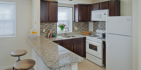 View Photos | Colonial Square Apartments