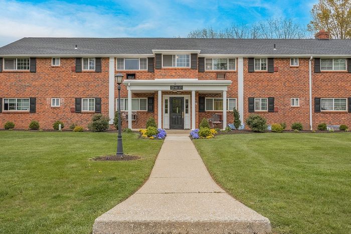 View Photos | Rolling Green | Apartments For Rent