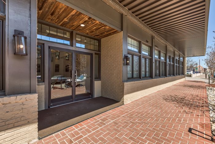 View Photos & Take A Virtual Tour | Thames Point