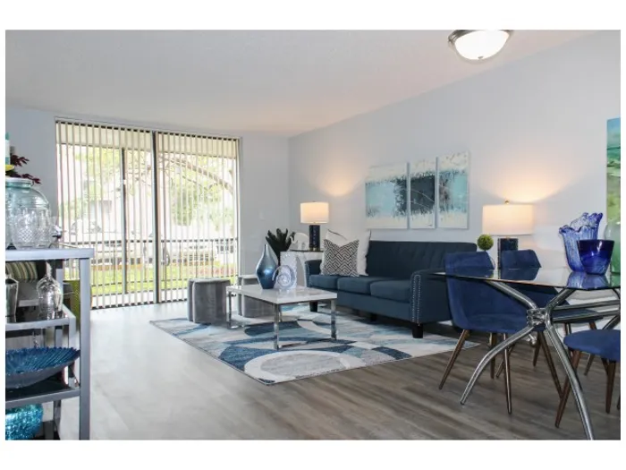 View Photos | 2500 Inverrary Club Apartments