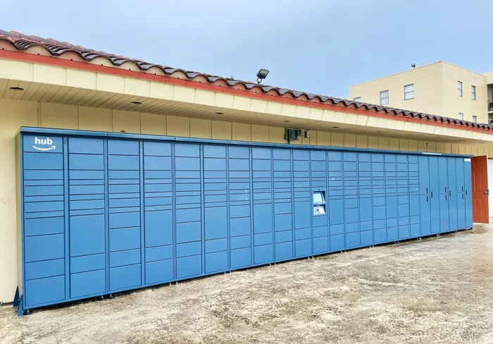 View Photos | 2500 Inverrary Club Apartments