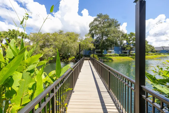 Photos | Bay Crossing Apartments in Tampa, FL