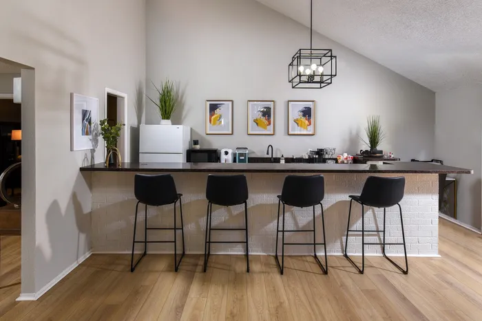 View Photos | Hemingway House Apartments