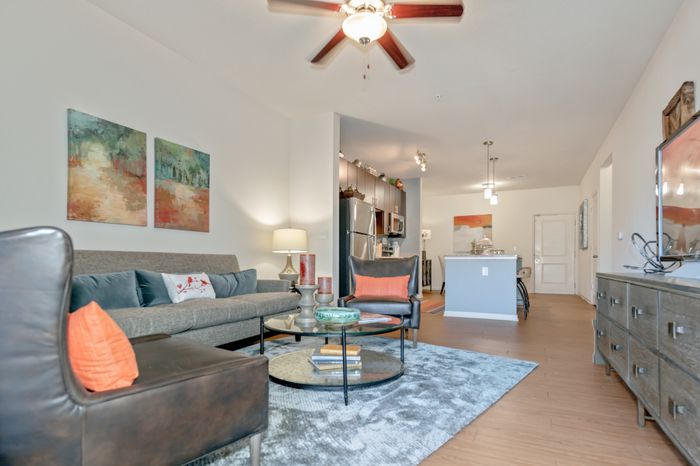 Louisville Kentucky Apartments for Rent | Springhouse Photos