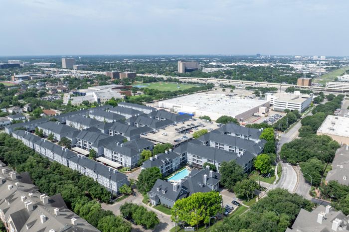 View Photos & Take A Virtual Tour | Estates At Bellaire
