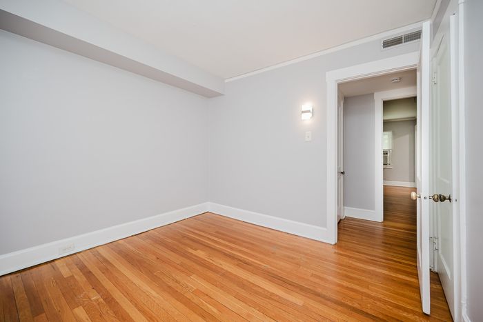 Studio - 3 Bed Apartments - Check Availability | Mariemont Square ...