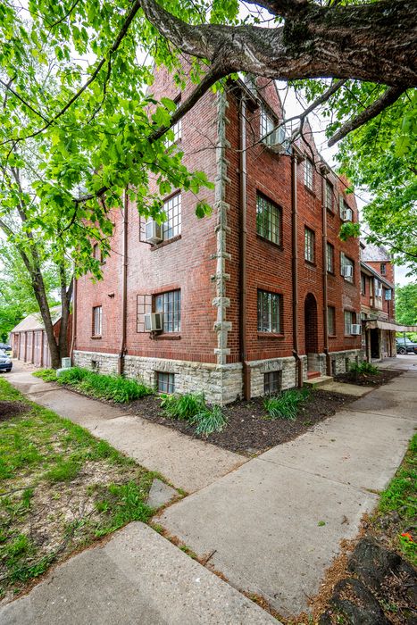 Studio - 3 Bed Apartments - Check Availability | Mariemont Square ...