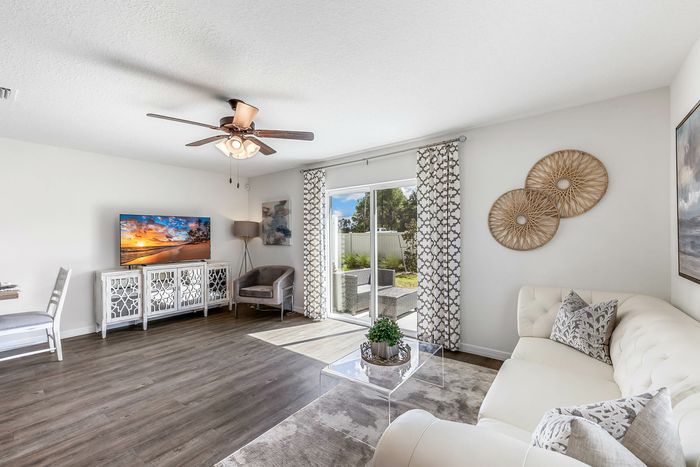 View Photos & Take A Virtual Tour | The Townes at Amber Bluff