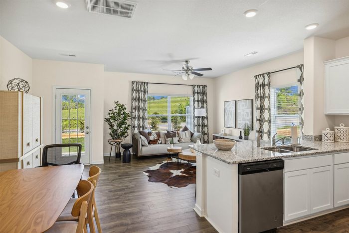 View Photos & Take A Virtual Tour | The Townes at Amber Bluff